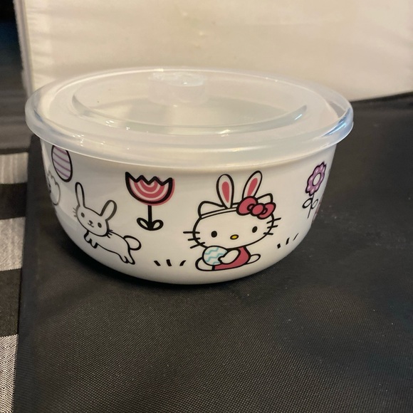 Sanrio | Kitchen | Hello Kitty Bowl With Lid | Poshmark